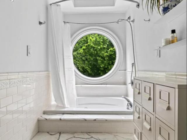 Bebop Co Living House — Private Ensuite Room