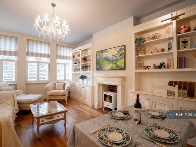 Bective Road, London, SW15 2 bed flat to rent £5,000 pcm £1,154 pw