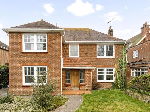 Beccles Road, Worthing 4 bed detached house to rent £2,750 pcm £635 pw