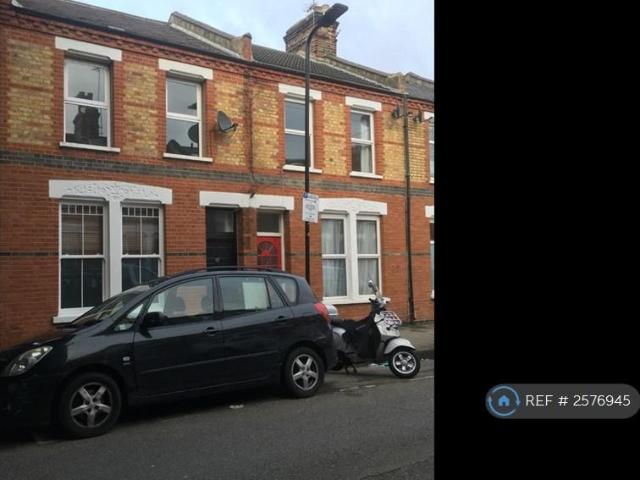 Beck Rd, London, E8 3 bed flat to rent £3,000 pcm £692 pw