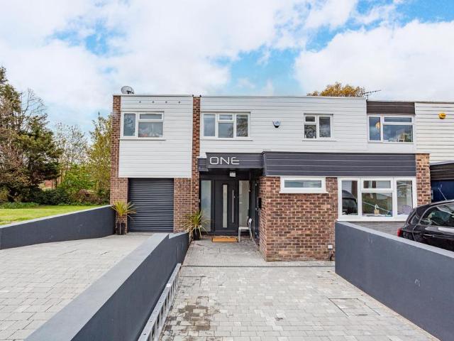 Beckenham 4 bed end of terrace house to rent £3,625 pcm £837 pw