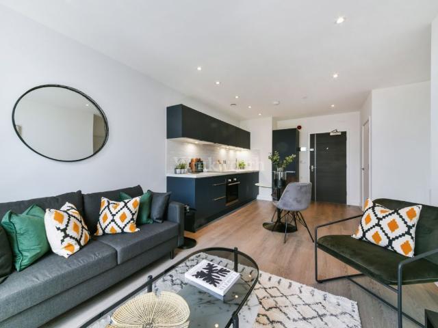 Beckenham Road, Beckenham BR3, 2 bed flat to rent, £1,950 pcm | PrimeLocation