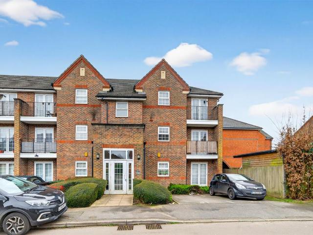 Beckett Road, Coulsdon CR5, 2 bed flat to rent, £1,750 pcm | PrimeLocation