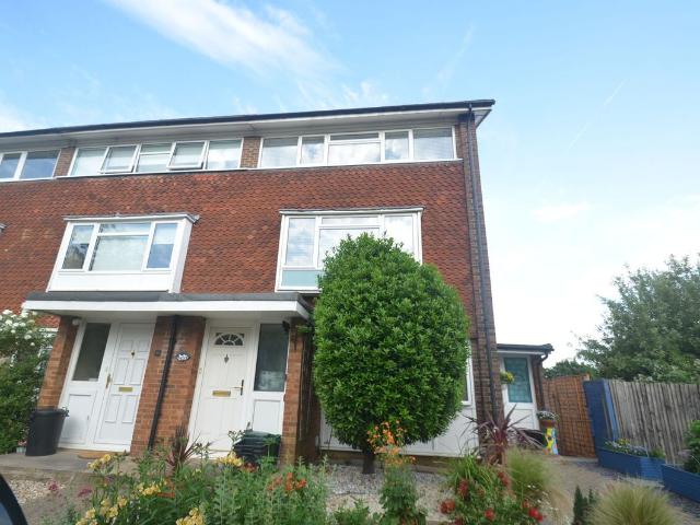 Beckett Walk, Beckenham BR3, 2 bed maisonette to rent, £2,000 pcm | PrimeLocation