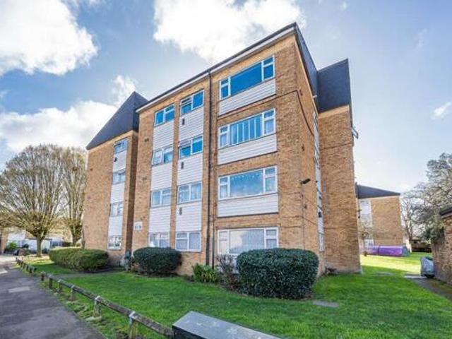 Becketts Close, Feltham, 2 Bedroom Apartment