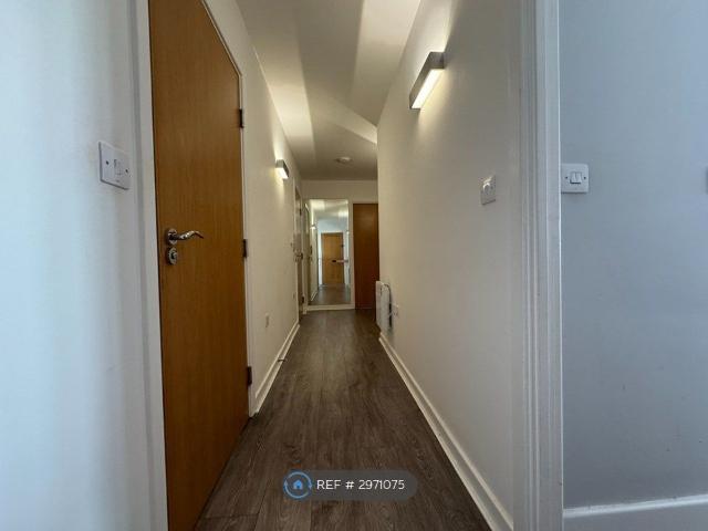 Becket House, Brentwood CM14, 2 bed flat to rent, £1,650 pcm | PrimeLocation