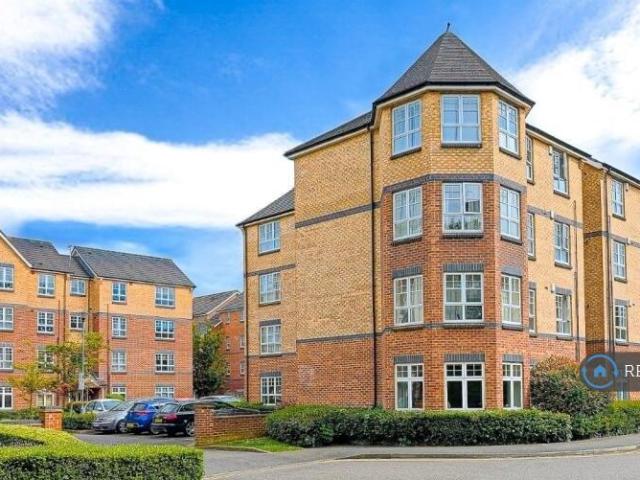 Beckets View, Northampton, NN1 2 bed flat to rent £1,199 pcm £277 pw