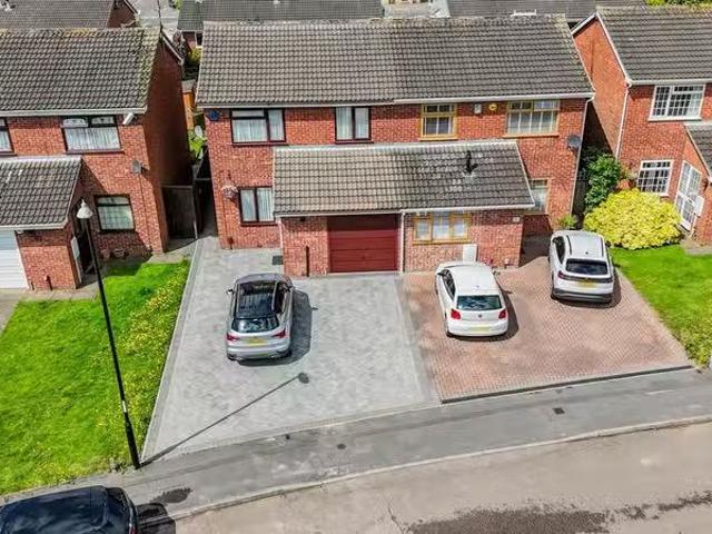 Beckfoot Drive, Walsgrave, Coventry 3 bed semi detached house.