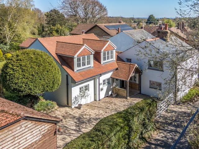 Beckfords, Reading RG8 5 bed detached house to rent £4,000 pcm £923 pw