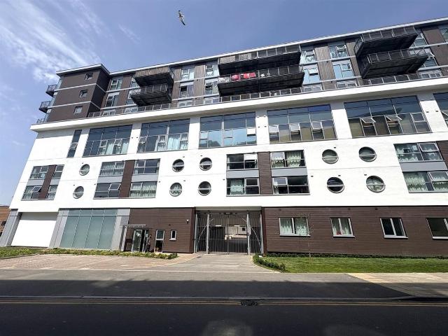 Beckhampton Street, Swindon SN1, 2 bed flat to rent, £1,200 pcm | PrimeLocation