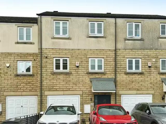 Beckside, Shelf, Halifax 4 bed townhouse for sale £220,000