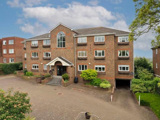 Beckworth Place, Weybridge KT13, 2 bed flat to rent, £1,995 pcm | PrimeLocation