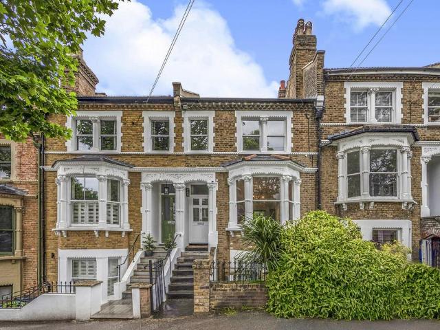 Becondale Road, London, SE19 4 bed apartment to rent £5,000 pcm £1,154 pw