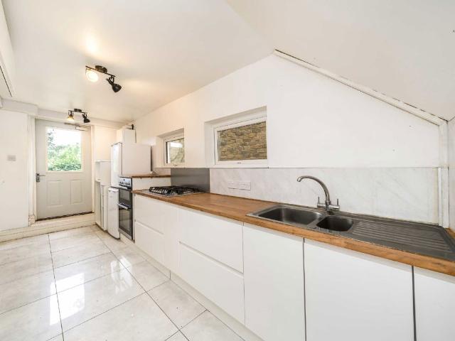Becondale Road, Norwood SE19, 3 bed flat to rent, £2,500 pcm | PrimeLocation