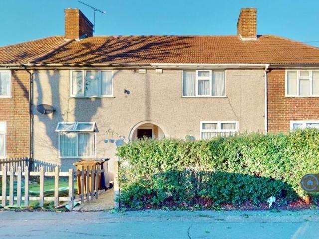Becontree Avenue, Dagenham, RM8 3 bed terraced house to rent £2,100 pcm £485 pw