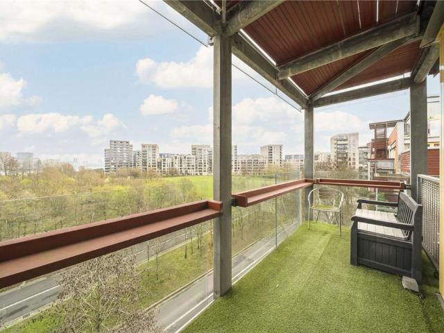 Becquerel Court, Greenwich 2 bed flat to rent £2,500 pcm £577 pw