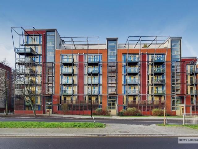 Becquerel Court, London SE10 3 bed flat to rent £2,400 pcm £554 pw