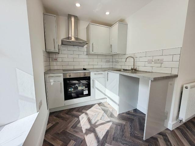 Bedwas Road, Caerphilly CF83, 2 bed flat to rent, £975 pcm | PrimeLocation