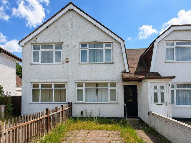 Bedwell Gardens, Hayes UB3 2 bed terraced house to rent £1,850 pcm £427 pw