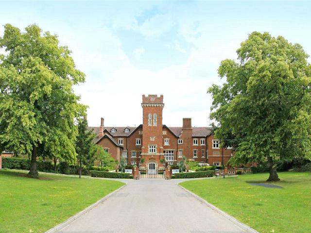 Bedwell Hall, Bedwell Park, Cucumber Lane, Hatfield AL9, 3 bed flat to rent, £3,500 pcm | PrimeLocation