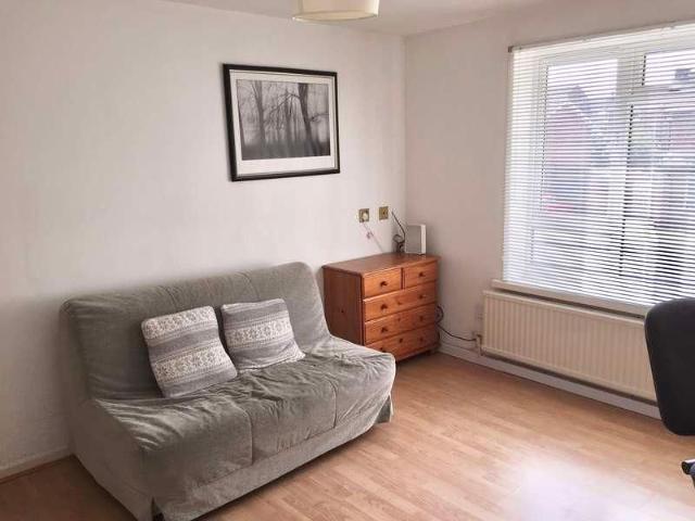Bed Flat Available Now!, LN5