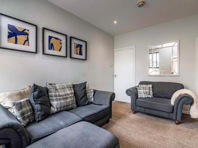 Bed House / Aug / Spacious Garden, LN5