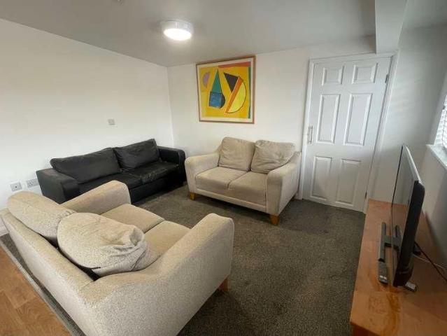 Bed House / Lincoln Bishop / Aug, LN1