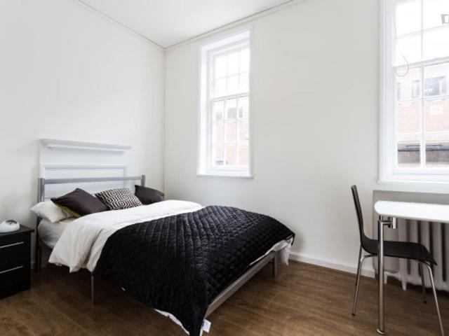 Bed in a cosy twin bedroom, in a residence close to the Southwark tube Has a Room