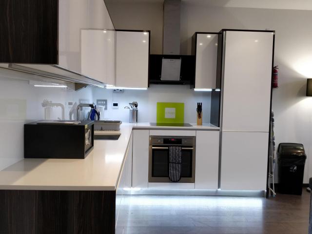 Bed in two bedroom apartment in Whitechapel Has a Room