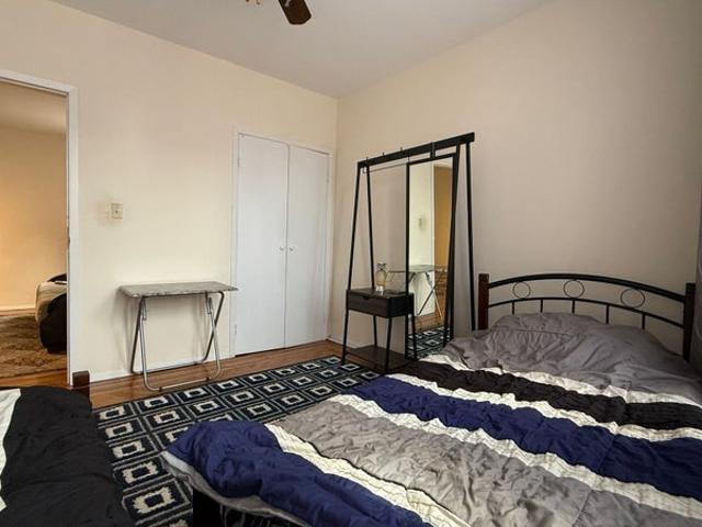Bed space for men Brooklyn shared room