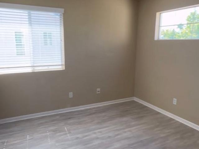 Bed room for rent/ month to month contract 1 per/