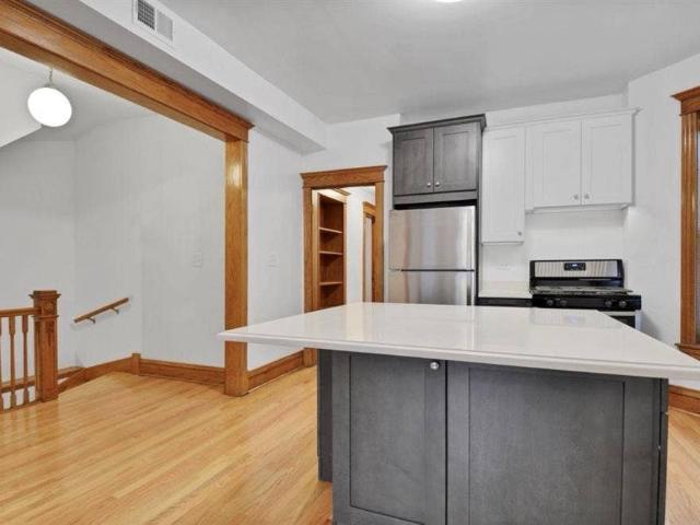 bed/bath available in west lakeview
