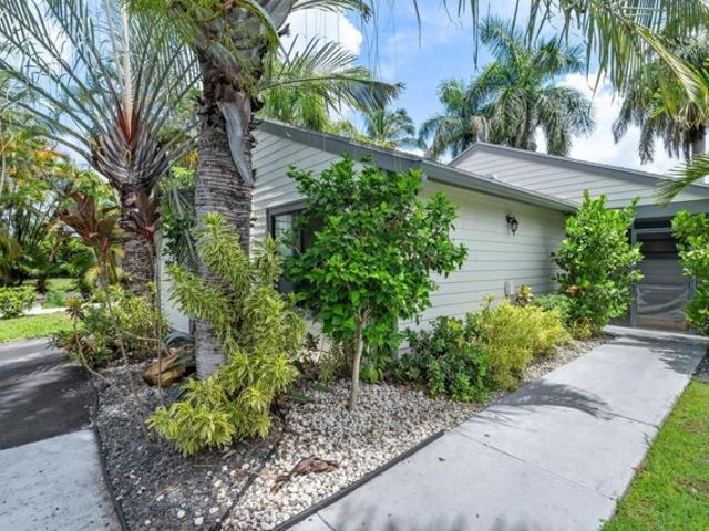 Bedford Mews Dr, Wellington, Home For Sale