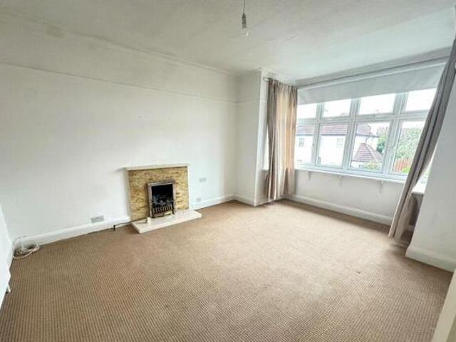 Bedford Avenue, Barnet, 3 Bedroom Apartment