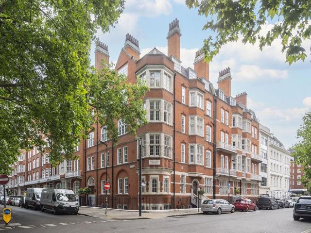 Bedford Avenue, Bloomsbury, London, WC1B 1 bed flat to rent £2,384 pcm £550 pw