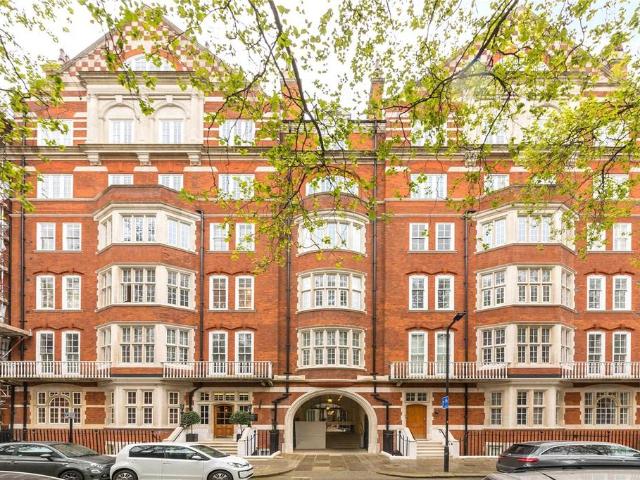 Bedford Avenue, Bloomsbury, London, WC1B 2 bed apartment to rent £5,417 pcm £1,250 pw
