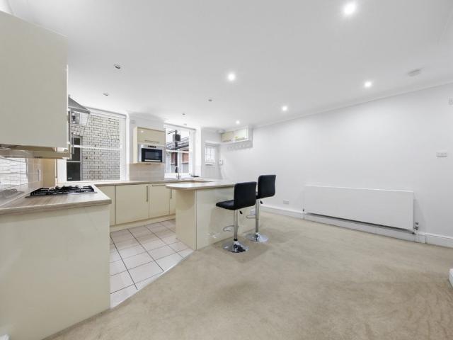 Bedford Court Mansions, Bloomsbury WC1B, 2 bed flat to rent, £2,925 pcm | PrimeLocation