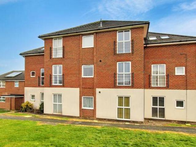 Bedford Court, Farnborough, 2 Bedroom Apartment