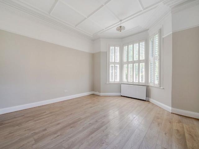 Bedford Hill, Balham, London SW12, 2 bed flat to rent, £2,600 pcm | PrimeLocation