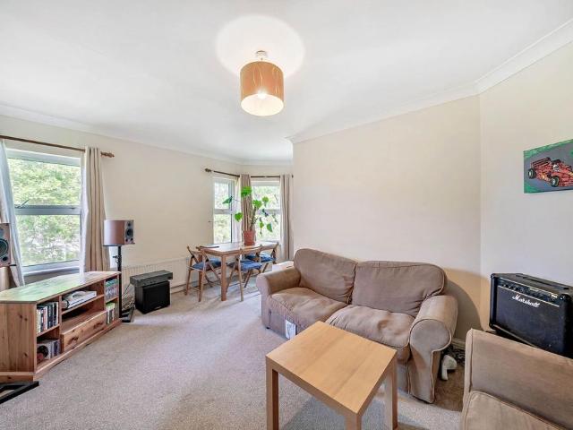 Bedford Hill, Balham, London, SW12 2 bed flat to rent £3,500 pcm £808 pw