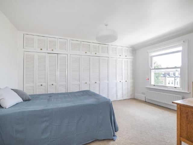 Bedford Hill London SW12 3 bed flat to rent £3,200 pcm £738 pw