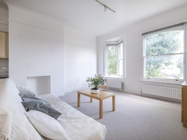 Bedford Hill, London SW12, 1 bed flat to rent, £2,000 pcm | PrimeLocation