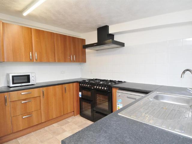 Bedford Park, Plymouth PL4 6 bed house to rent £3,250 pcm £750 pw