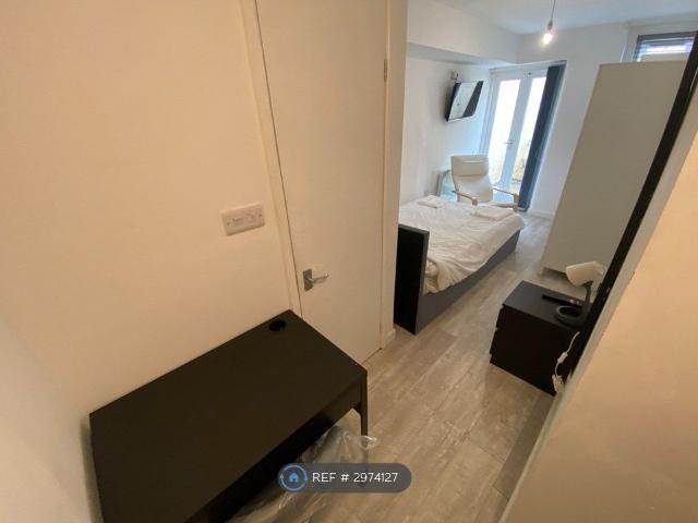 Bedford Place, Brighton BN1, Studio to rent, £800 pcm | PrimeLocation