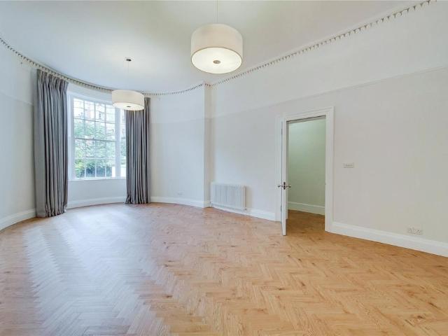 Bedford Place, London, WC1B 3 bed flat to rent £6,500 pcm £1,500 pw