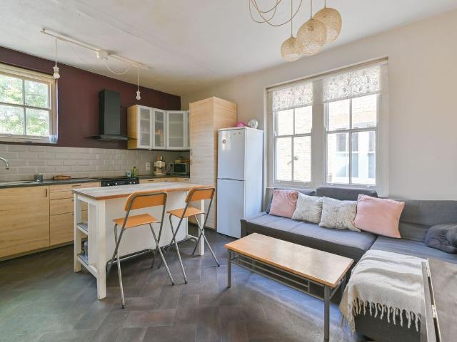 Bedford Road, Clapham, London SW4, 2 bed flat to rent, £3,500 pcm | PrimeLocation