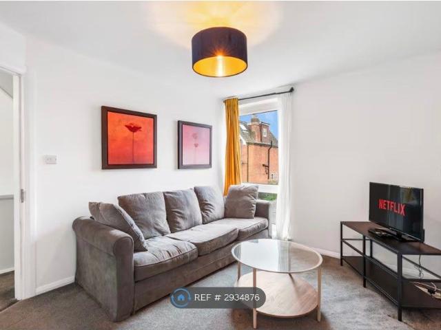 Bedford Road, Horsham RH13, 5 bed terraced house to rent, £4,000 pcm | PrimeLocation