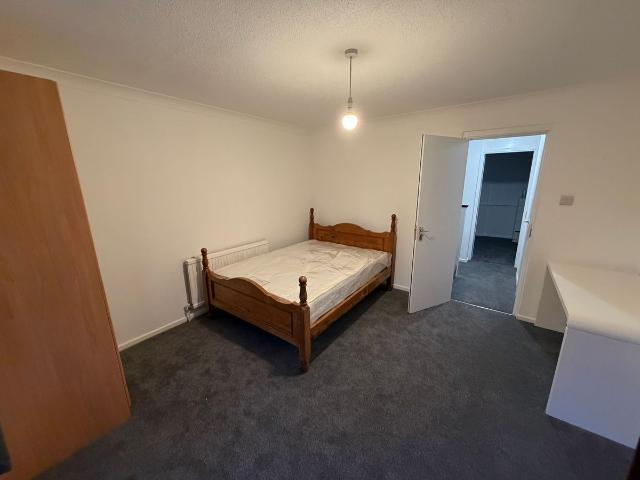 Bedford Road, London SW4, 4 bed town house to rent, £3,900 pcm | PrimeLocation