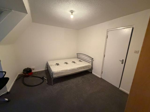 Bedford Road, London SW4, 4 bed town house to rent, £4,000 pcm | PrimeLocation