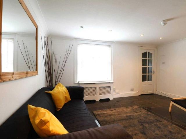 Bedford Road, Reading 1 bed flat to rent £1,050 pcm £242 pw